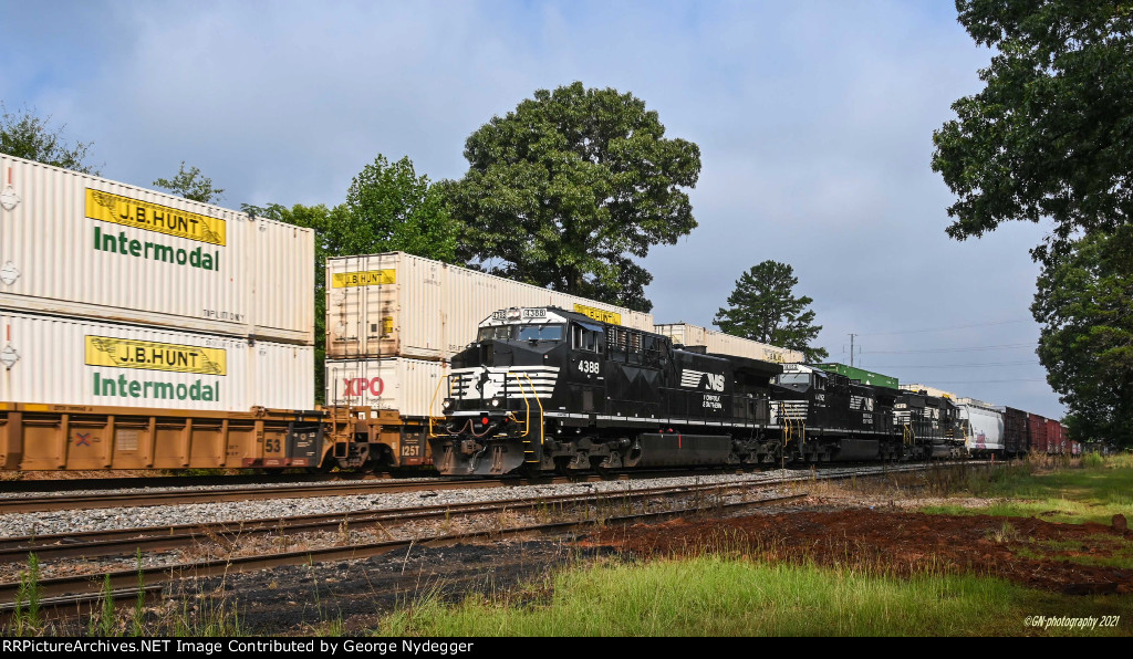 NS a double stack northbound